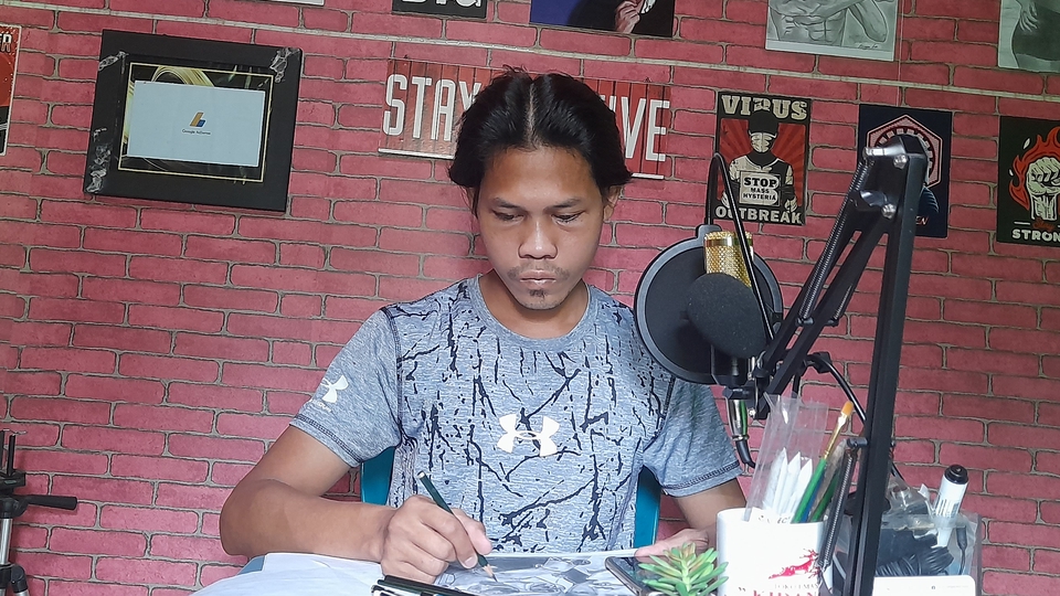 Lukis sketsa wajah hitam putih realis