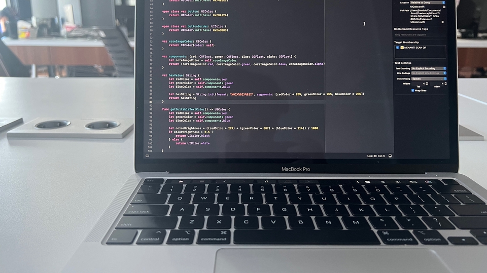 Aplikasi iOS (Swift / SwiftUI) Sederhana/Menengah