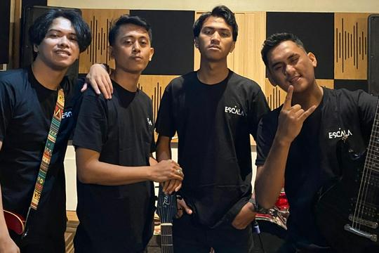 Acara Live Music Solo Akustik Full Band Session Player