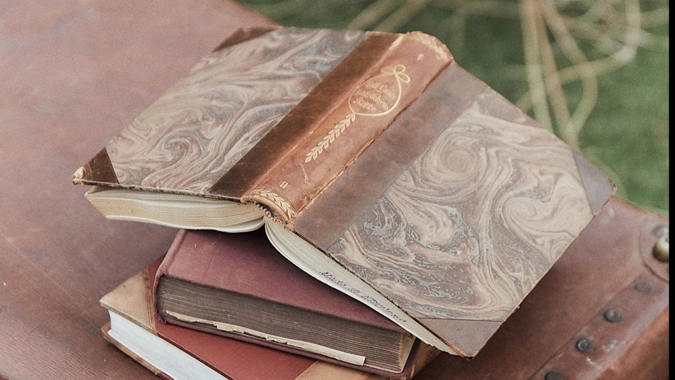 Editor Naskah dan Buku