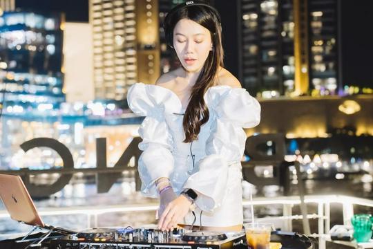 DJ