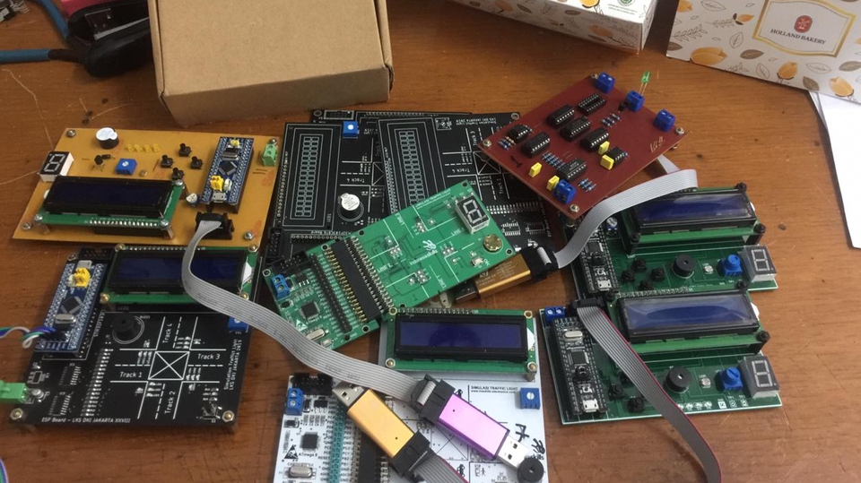 Desain PCB dan Embedded System Programming -- Elektronika & Robotika