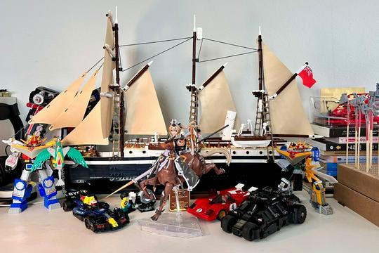 ต่อโมเดล LEGO/Gunpla/Minipla กับฟลุ๊ค-เหมือนได้เพื่อนที่รักโมเดลมาช่วยต่อ