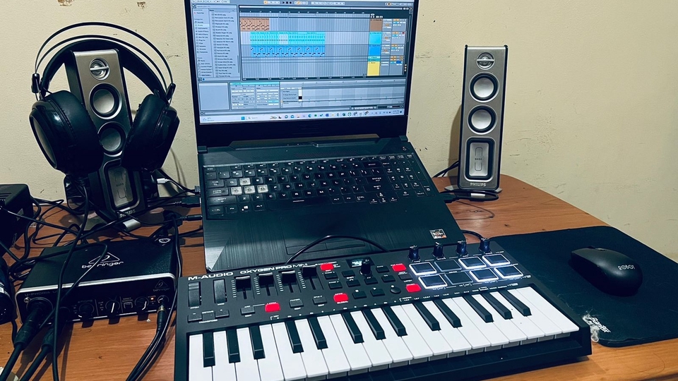 Compose Dan Produce background music | Membuat background musik