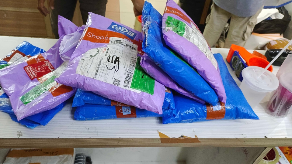 Jasa packing product onlineshop dan gudang