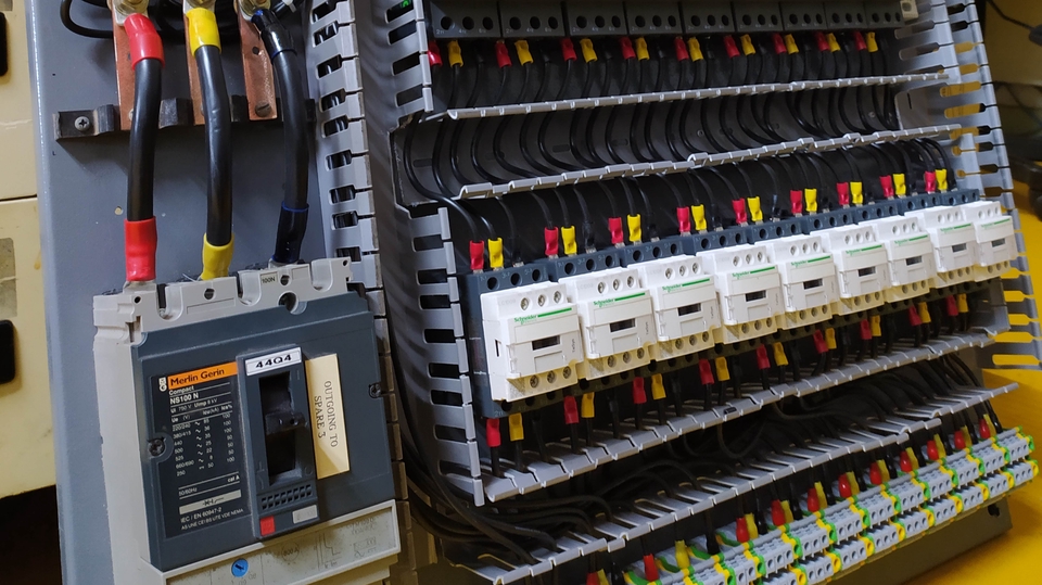 Pembuatan Panel Elektrik