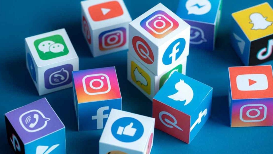 Mengelola Media Sosial Instagram/TikTok